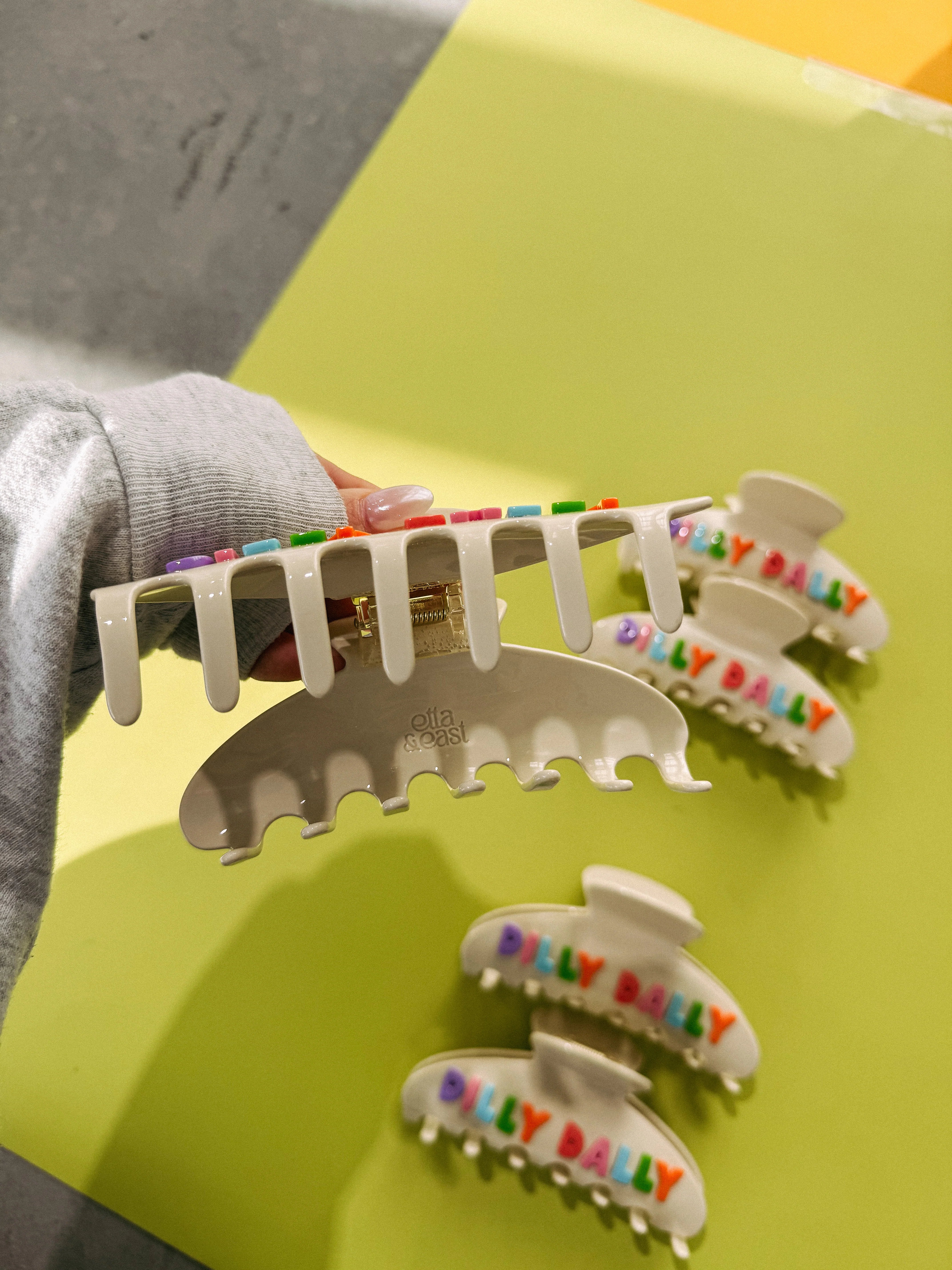 Dilly Dally Multicolor Hair Clip – The Boutique